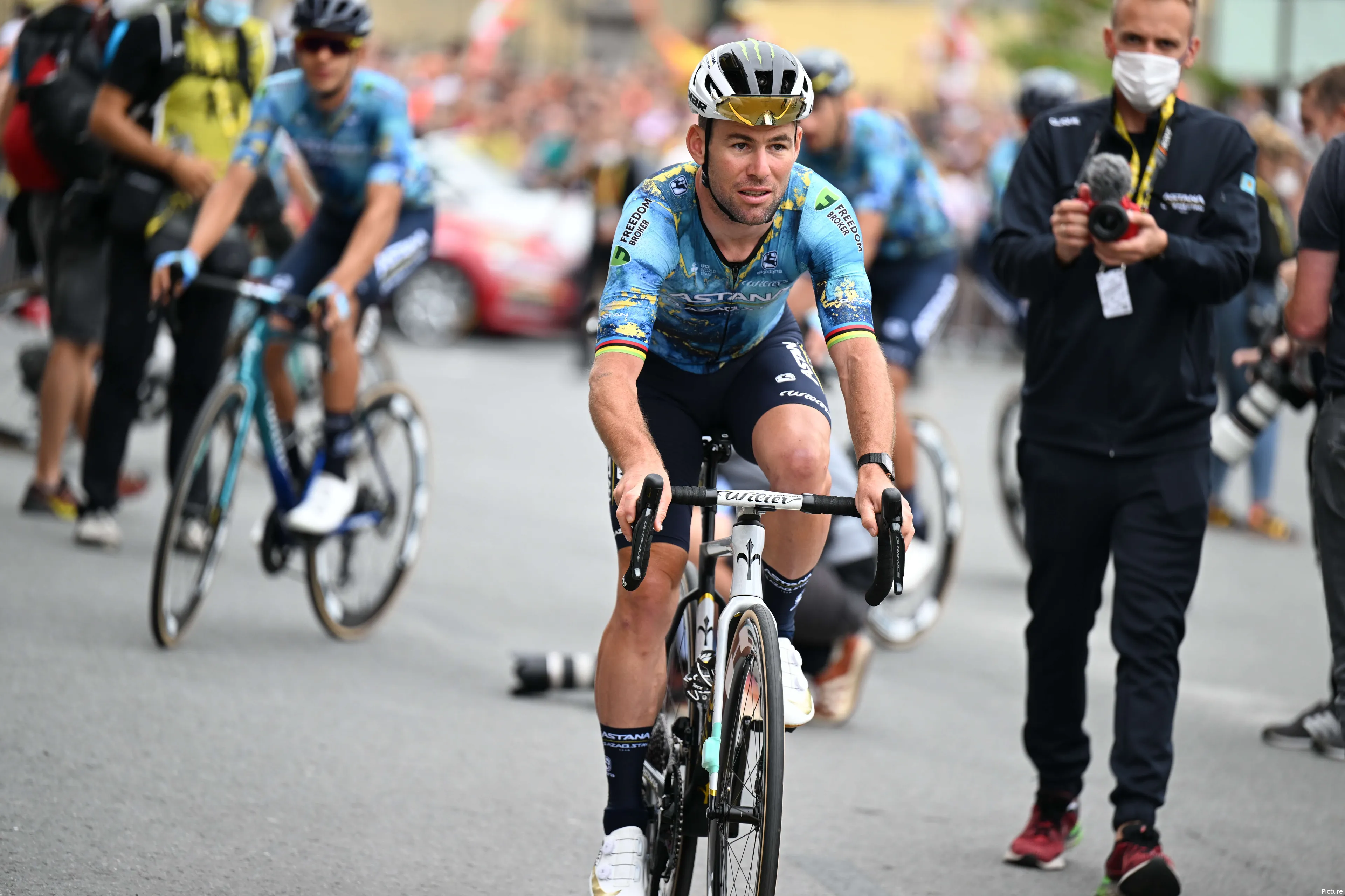 Headwind kills Mark Cavendish's UAE Tour sprint but Astana see leadout work to perfection: "I ...